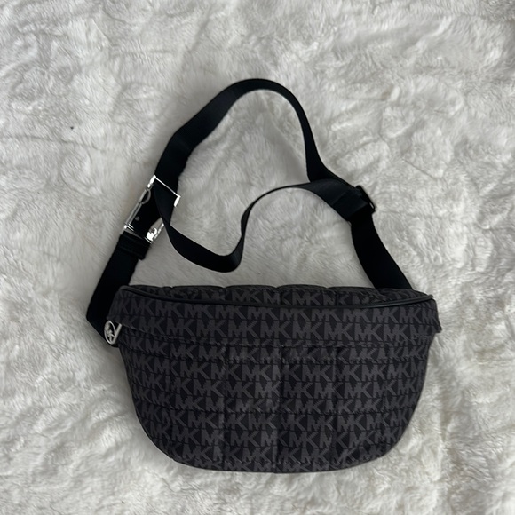 Michael Kors | Bags | Michael Kors Black Logo Crossbody Bag | Poshmark